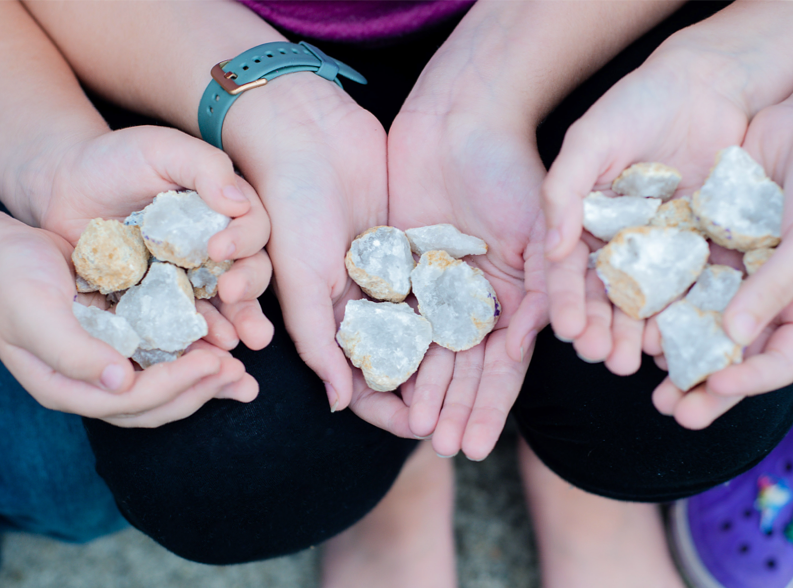 Crystal Mining Buckets – Declan's Mining Co.